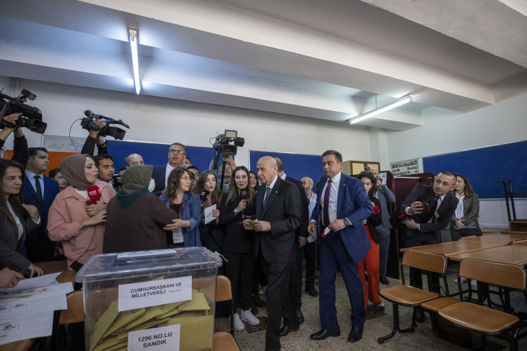 MHP lideri Devlet Bahçeli oy kullandı - Gündem Haberleri MHP lideri Devlet Bahçeli oy kullandı - Gündem Haberleri